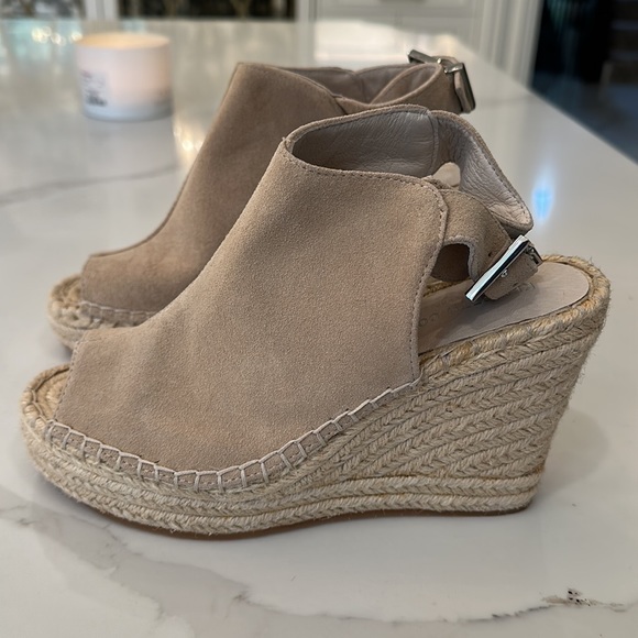 Kenneth Cole New York | Shoes | Kenneth Cole Beige Wedge Sandal | Poshmark